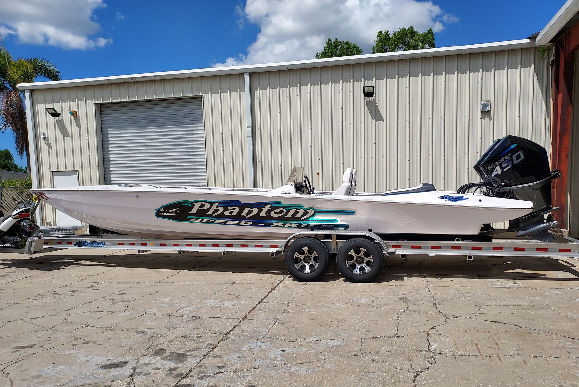 32 Phantom O/B Speed Skiff 2/450